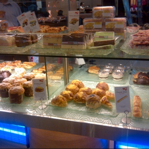 BreadTalk - Toko Roti di Jakarta Timur