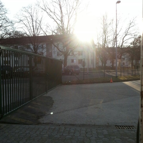 Wiesbaden High School - High School in Hainerberg