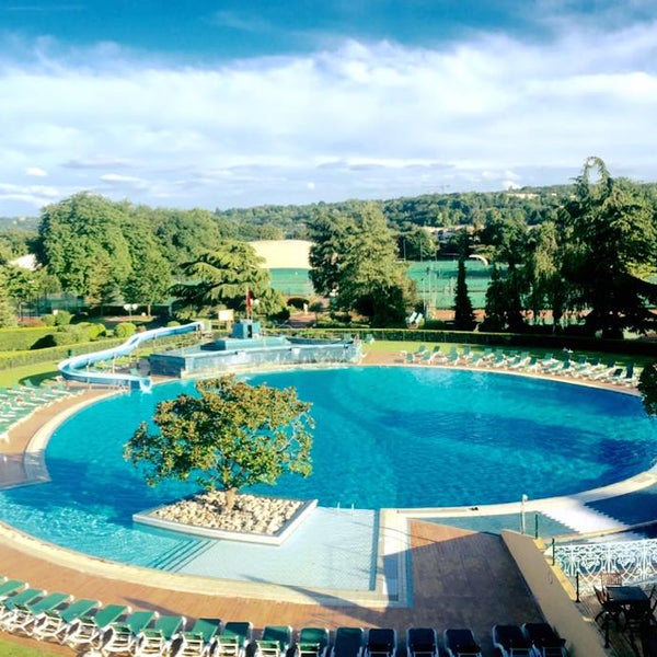 Les Pyramides - Le Port-Marly, Île-de-France