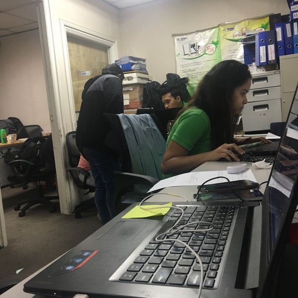 Rufino Pacific Tower - Office Building in San Lorenzo