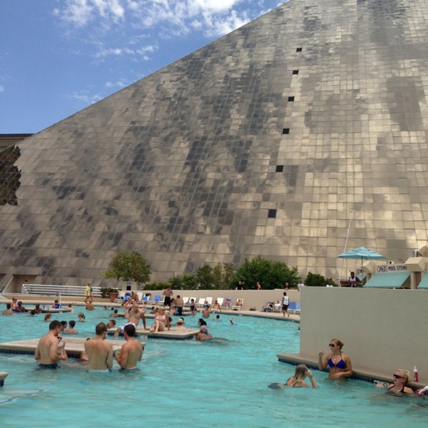 Photos at Luxor Oasis Pool Bar - Hotel Bar