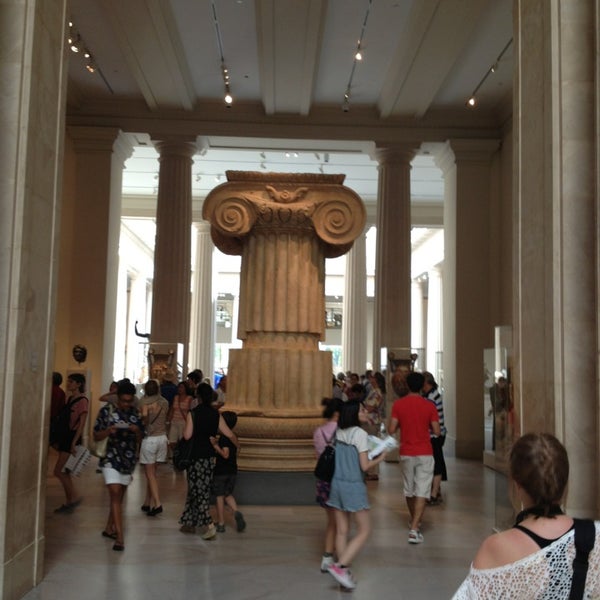 Photos at Metropolitan Museum Steps - Central Park - New York, NY