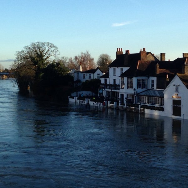 Staines Bridge - Bridge in Staines