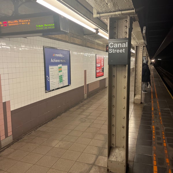MTA Subway - Canal St (1) - Metro Station in Hudson Square