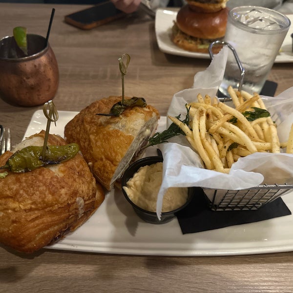 Maxx Restaurant - 17 visitors