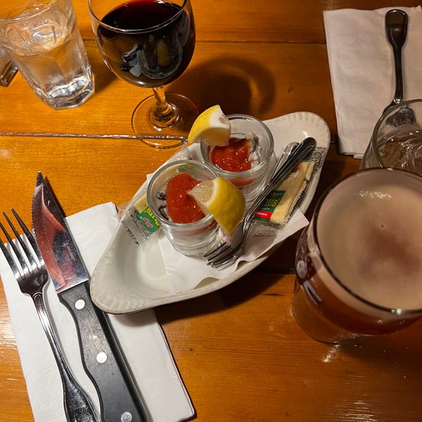 Warren House Pub - Pub in Cannon Beach