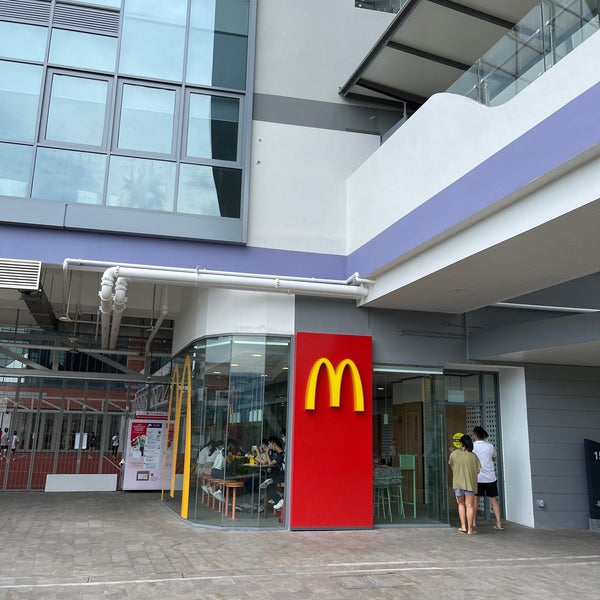 McDonald’s Siglap CC - Fast Food Restaurant