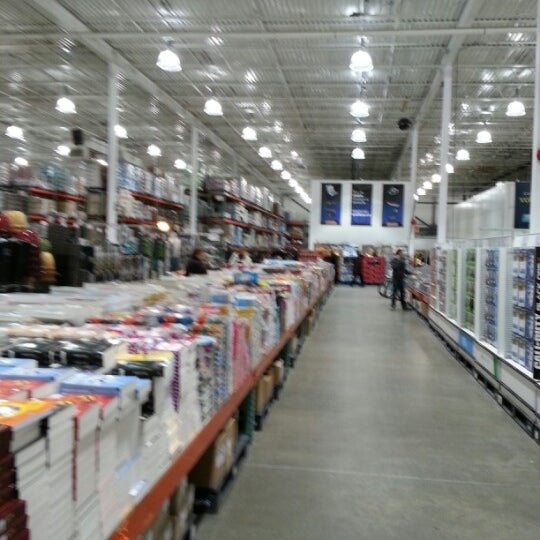 Photos at Costco - Anjou - Montréal, QC