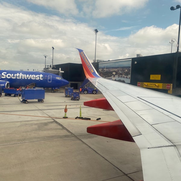 Gate B6 - Airport Gate in Baltimore