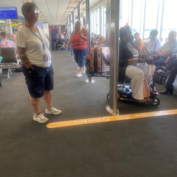 Gate B6 - Airport Gate in Baltimore