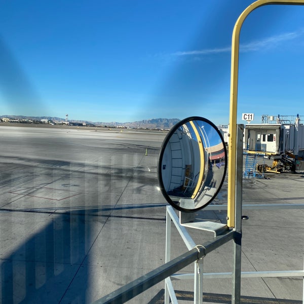 Gate C9 - Airport Gate