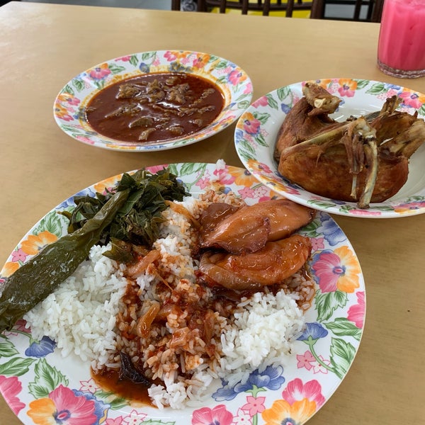 Photos at Restoran A Hassan Nasi Ayam Kg Highway Kesas Awan Besar ...