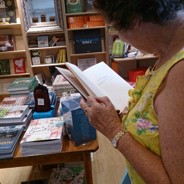 Riverbend Books - 16 tips from 242 visitors