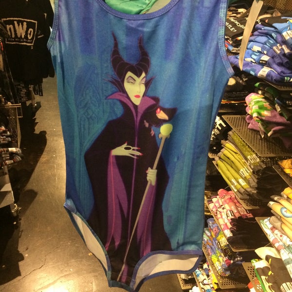 Hot Topic - Clothing Store in San Bruno