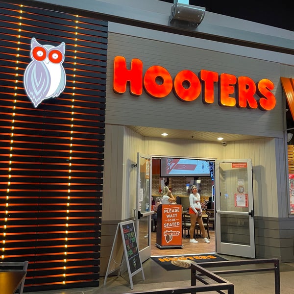 Hooters - East Bloomington - Minneapolis, MN