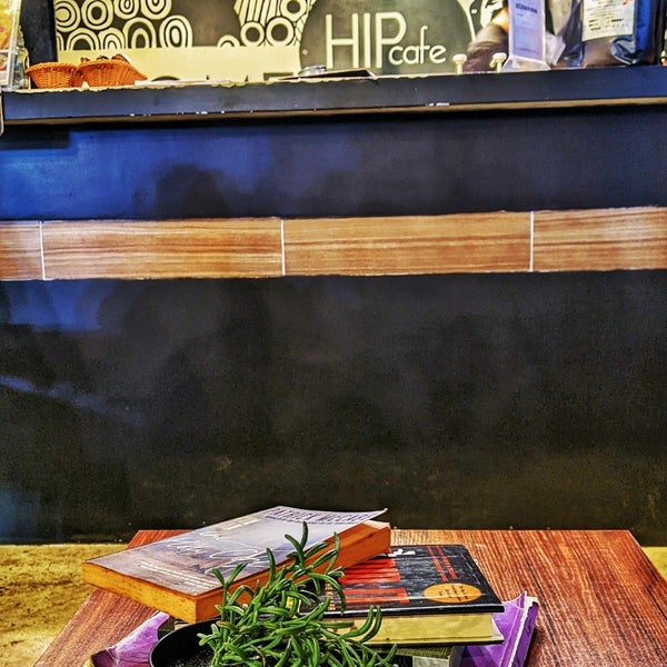Hip Cafe - 6 visitors