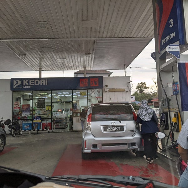 Petron Jalan Temenggong Ahmad - 168 visitors