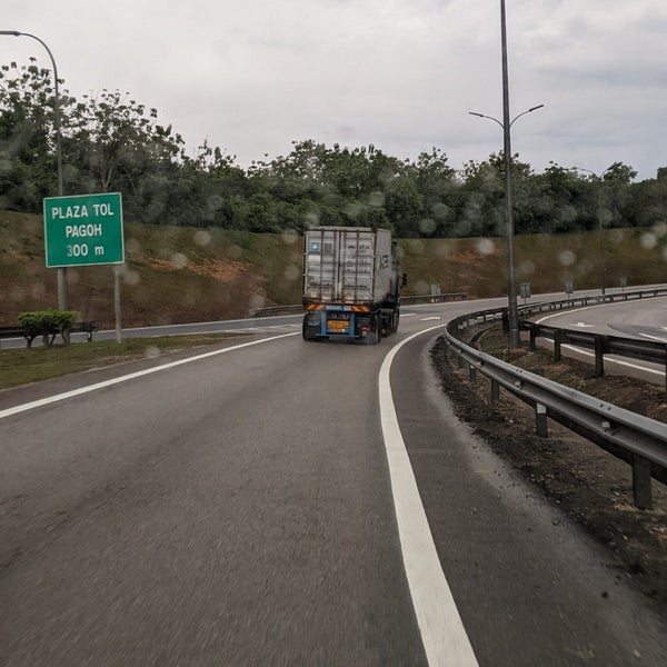 Plaza Tol Pagoh - 13 tips from 6063 visitors