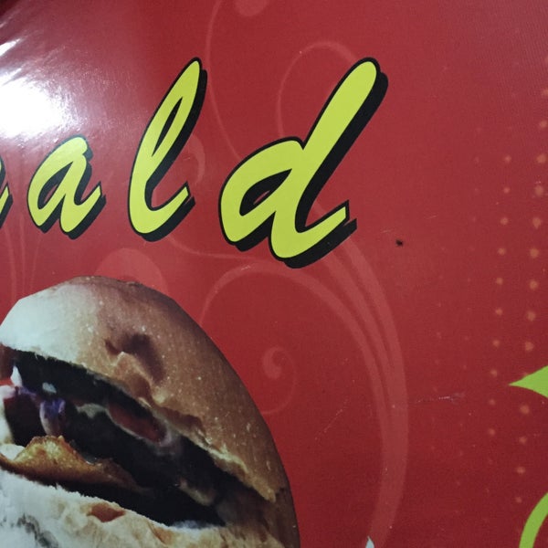 Meg Donald - Burger Joint in Pejë