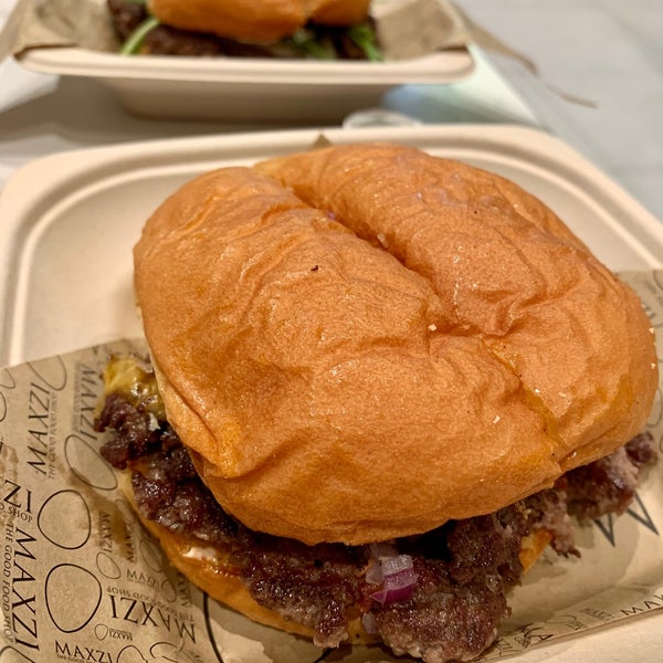 Maxzi - Burger Joint in Abu Dhabi