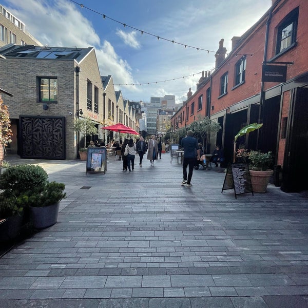 Photos at Sloane Square - Plaza in London