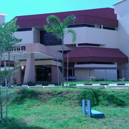 Maktab Duli Pengiran Muda Al Muhtadee Billah, Gadong - College Quad in ...