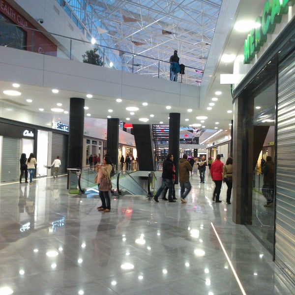 Centro comercial Serrallo plaza - Shopping Mall
