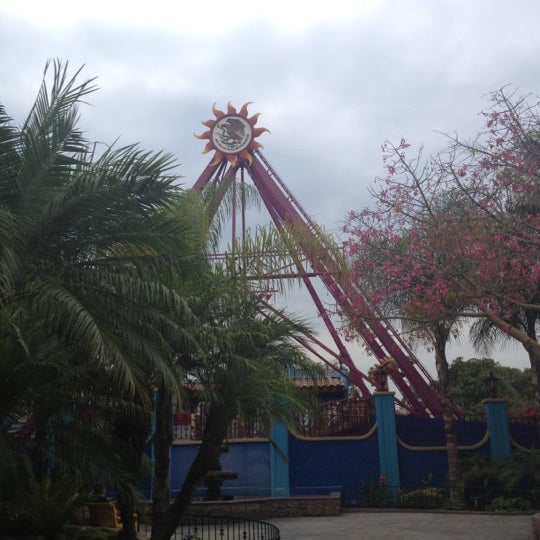 Photos at Dragon Swing - Theme Park Ride / Attraction