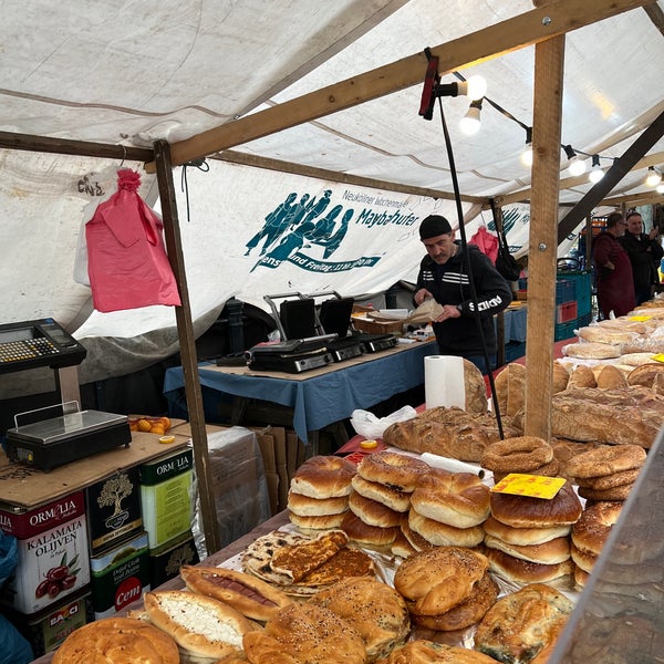 Wochenmarkt am Maybachufer - Farmers Market in Reuterkiez