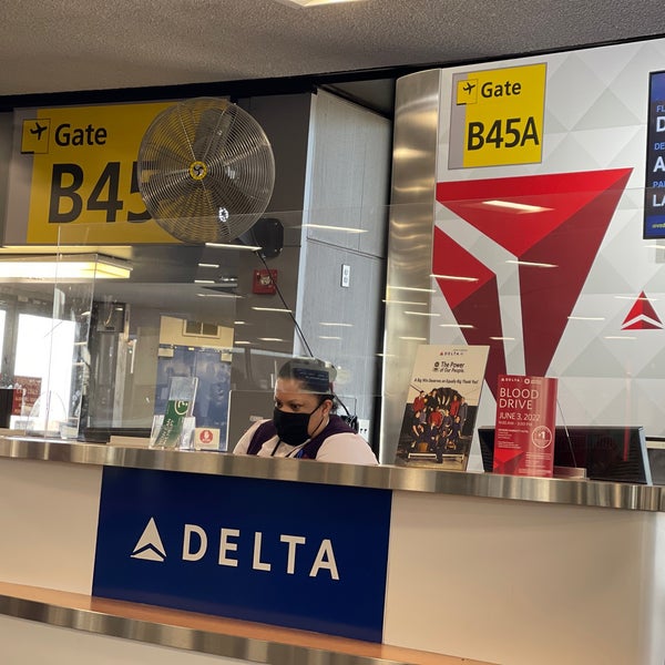 Gate B45 - Airport Gate in Newark Airport and Port Newark