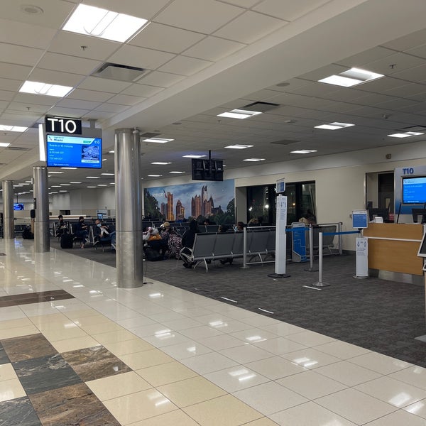 Gate T10 - Airport Gate