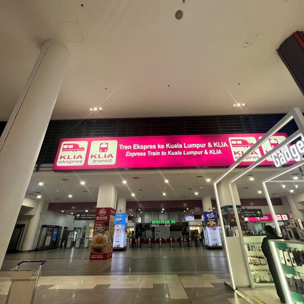 ERL KLIA Transit/Express Kuala Lumpur International Airport 2 Station ...