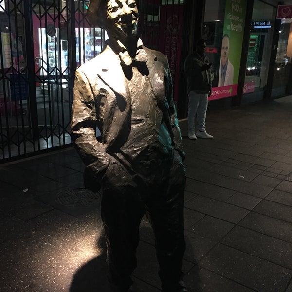 Roy 'Mo' Rene Statue by Robert Hannaford (2010) - Outdoor Sculpture in ...