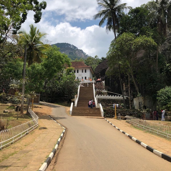 Aluviharaya Rock Cave Temple - Buddhist Temple
