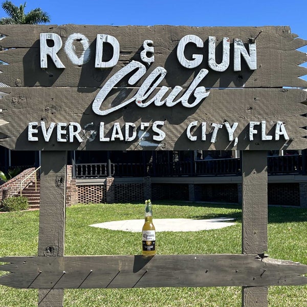 Rod and Gun Club - Lounge in Everglades City