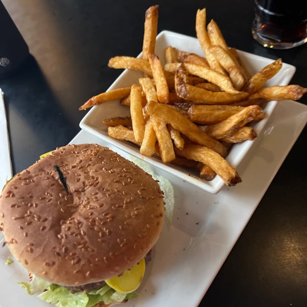 W Burger Bar - 82 tips