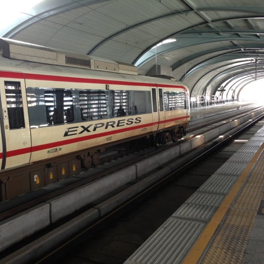 ARL พญาไท (Phaya Thai) A8 - Train Station in Ratchathewi