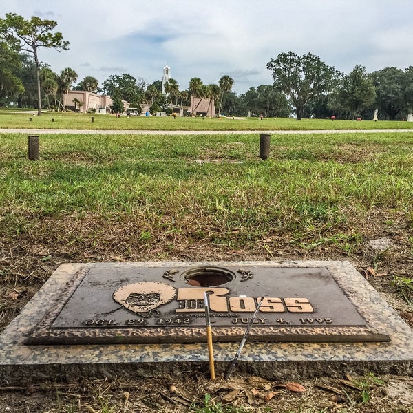 Photos at Bob Ross' grave - Cemetery