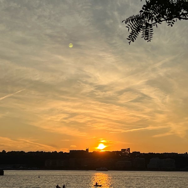 Pier 96 Boathouse - Hell's Kitchen - 9 tips from 685 visitors