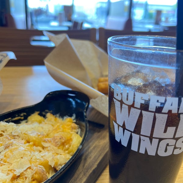 BUFFALO WILD WINGS - 2 tips