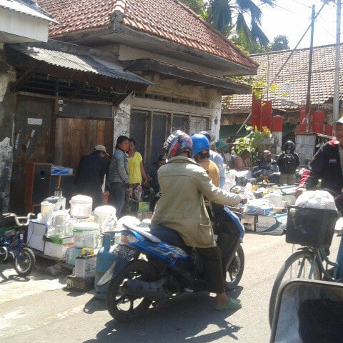 Pasar loak gembong - Vintage and Thrift Store