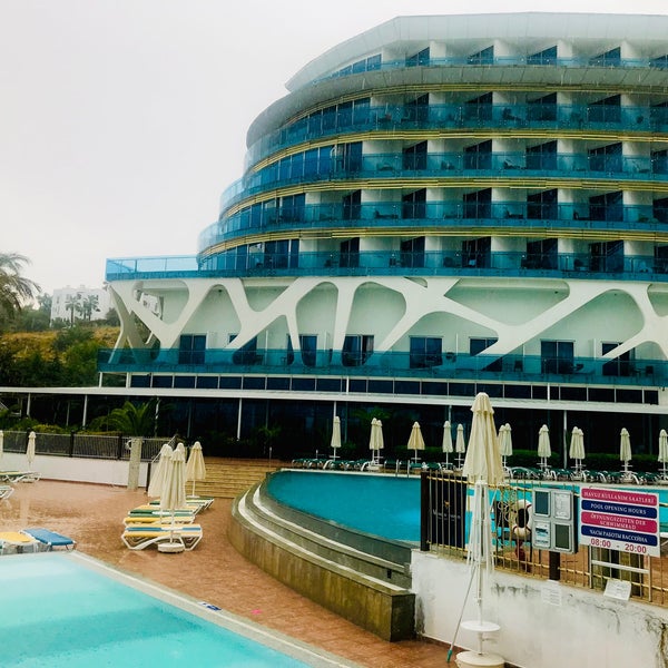 Vikingen Infinity swimming pool