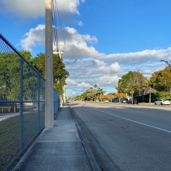 W.R. Thomas Middle School - Middle School in Miami