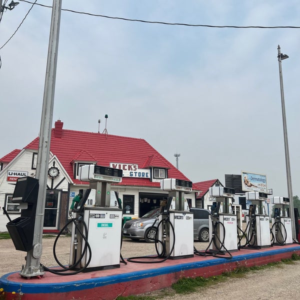 Vick's Corner - Fuel Station in Spirit Lake