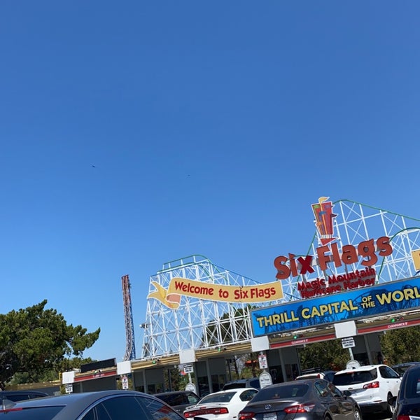 Six Flags Magic Mountain Sign
