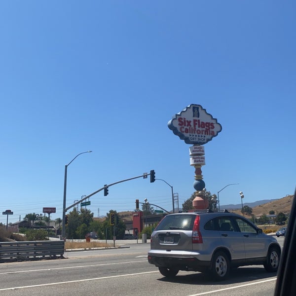 Six Flags Magic Mountain Sign