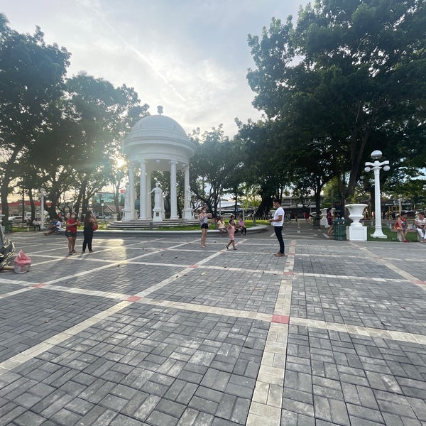 Molo Plaza - Plaza in Iloilo City
