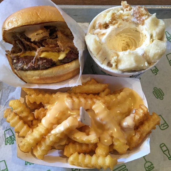 Shake Shack - Near North Side - 66 E Ohio St