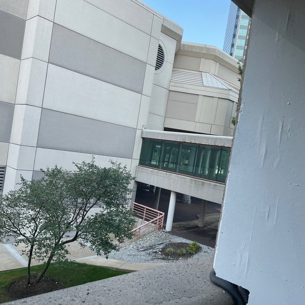 Hilton East Brunswick - Hotel in East Brunswick