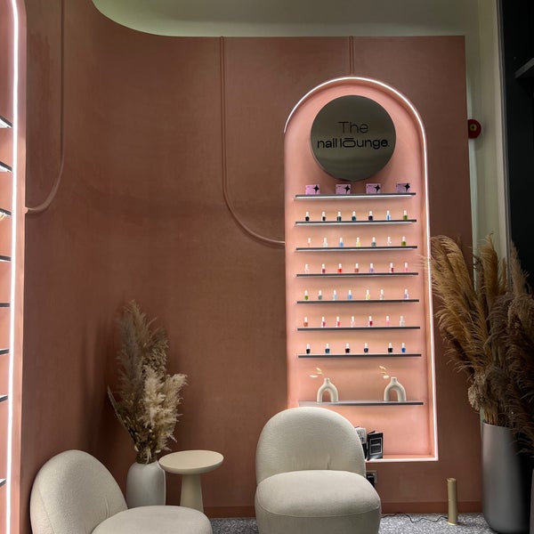 The nail Lounge - Nail Salon